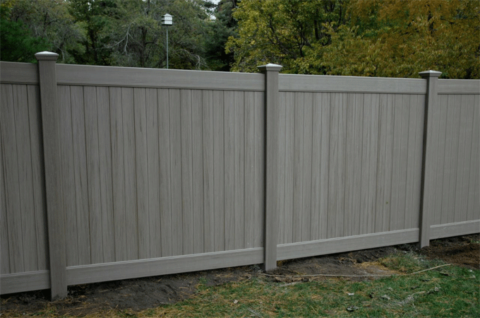 Quel prix prévoir pour une clôture en PVC